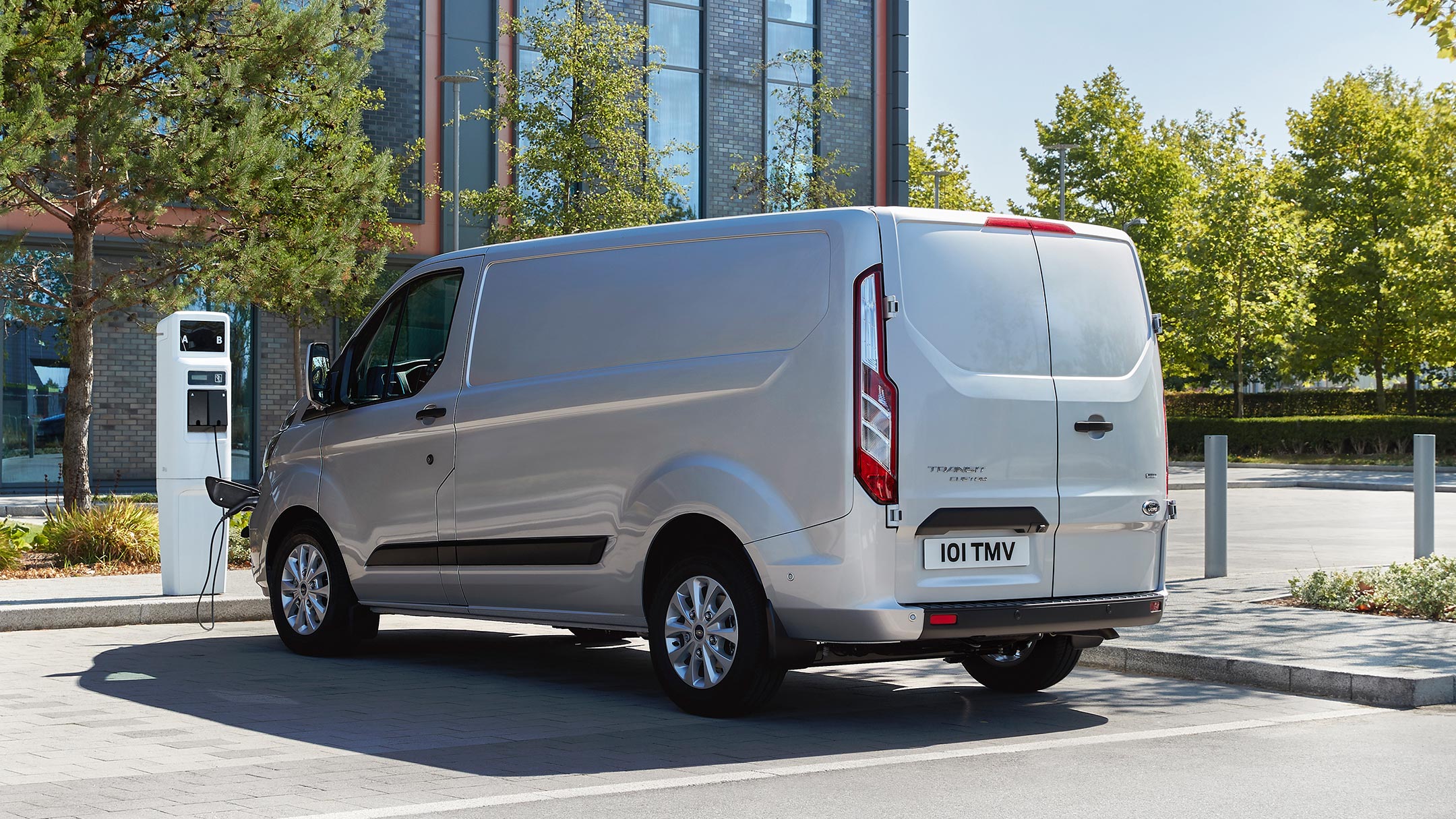 Ford Transit Custom van - Mid-sized panel van | Ford IE