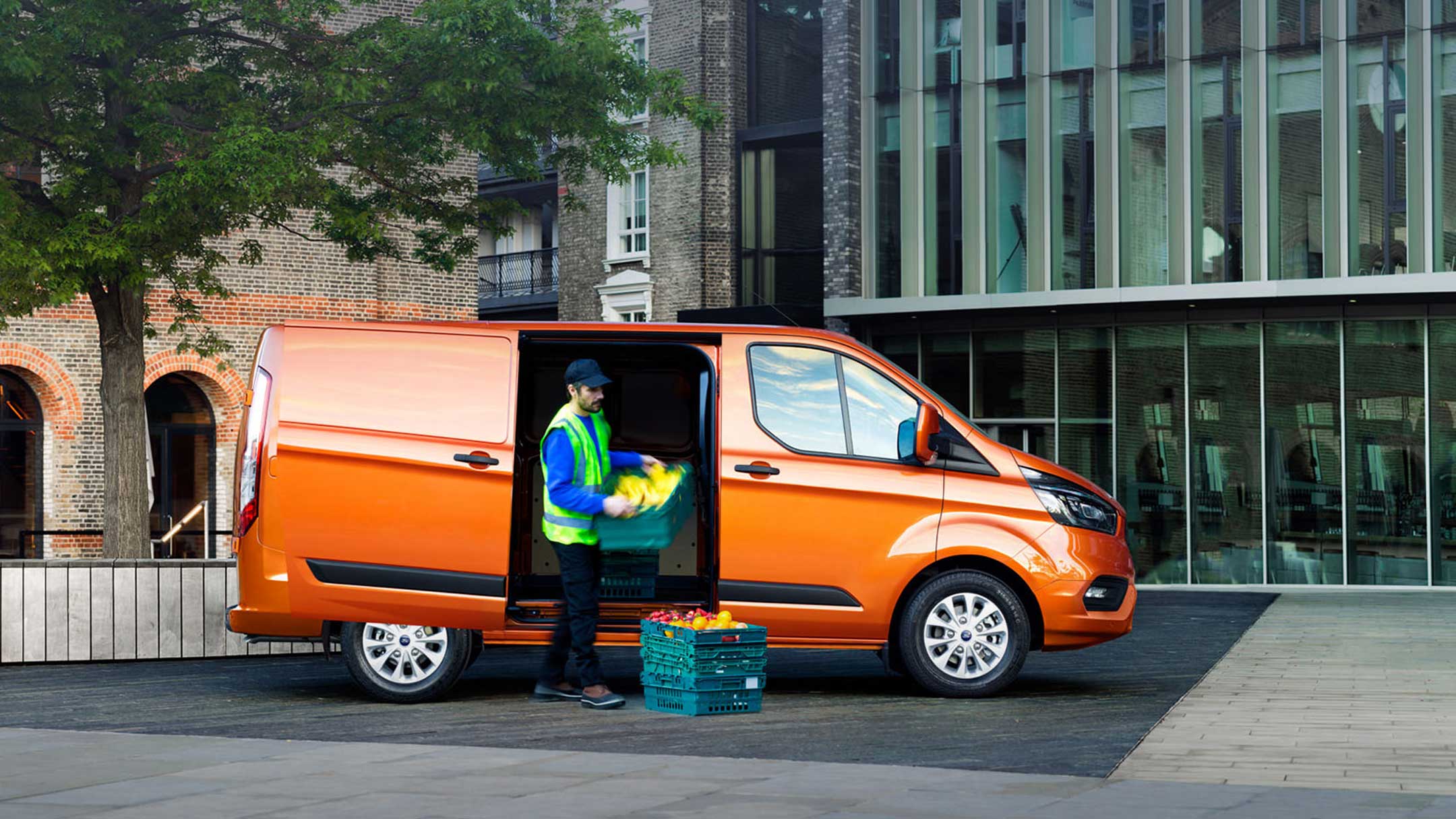 Ford Transit Custom van - Mid-sized panel van | Ford IE